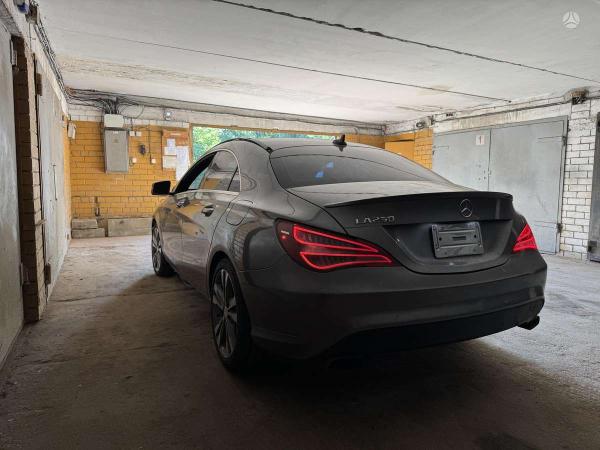 Pelēks Mercedes-Benz CLA 250 2014 Viļņa, ar dzinēja tilpumu 0.00 L un nobraukumu 250 tūkst. km par 5400 €, foto 3 vietnē AUTOMOTO.COM.LV