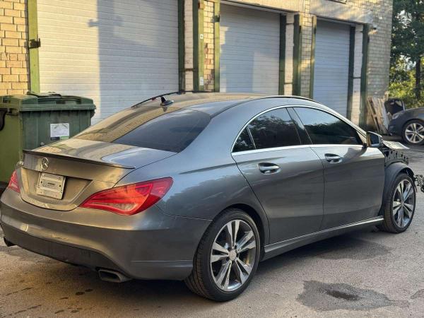 Pelēks Mercedes-Benz CLA 250 2014 Viļņa, ar dzinēja tilpumu 0.00 L un nobraukumu 250 tūkst. km par 5400 €, foto 4 vietnē AUTOMOTO.COM.LV