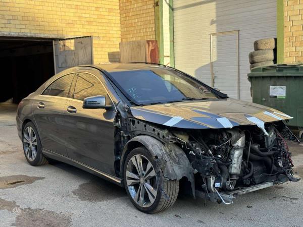 Pelēks Mercedes-Benz CLA 250 2014 Viļņa, ar dzinēja tilpumu 0.00 L un nobraukumu 250 tūkst. km par 5400 €, foto 7 vietnē AUTOMOTO.COM.LV