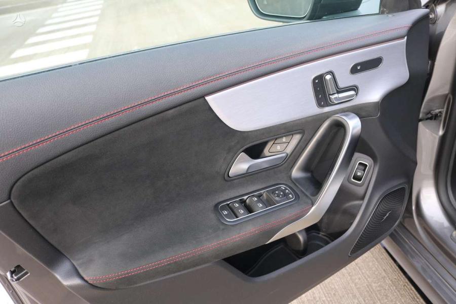 Pelēks Mercedes-Benz CLA 250 2021 Viļņa, ar dzinēja tilpumu 2.00 L un nobraukumu 108 tūkst. km par 26600 €, foto 24 vietnē AUTOMOTO.COM.LV