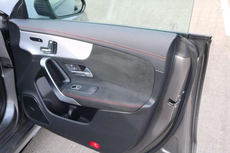 Pelēks Mercedes-Benz CLA 250 2021 Viļņa, ar dzinēja tilpumu 2.00 L un nobraukumu 108 tūkst. km par 26600 €, foto 33 vietnē AUTOMOTO.COM.LV