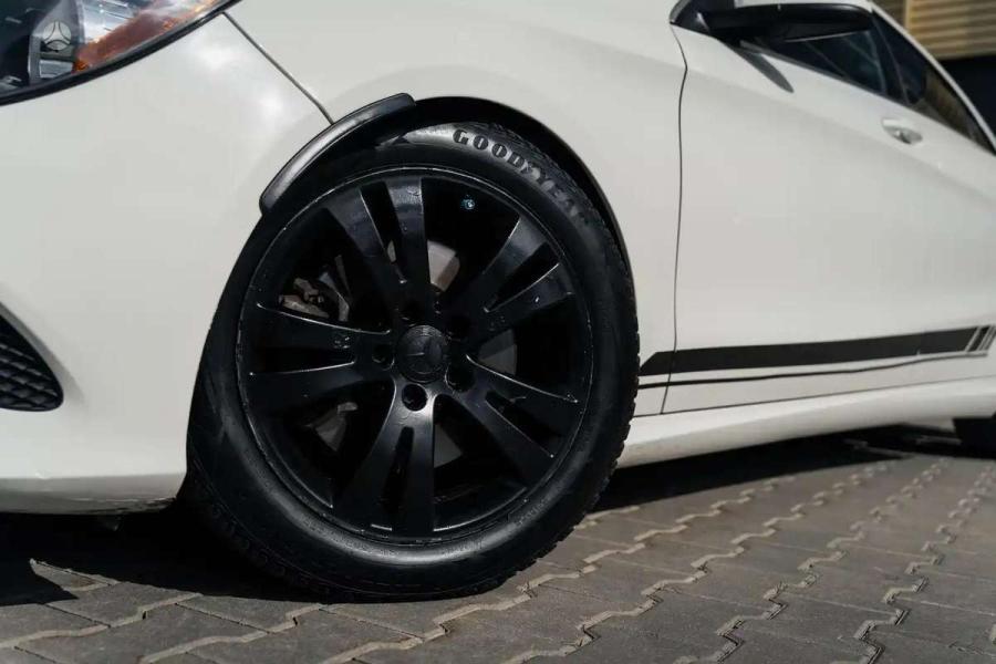 White Mercedes-Benz CLA 250 2017 in Vilnius, with an engine capacity of 1.99 L and mileage of 109 thousand km for 13000 €, photo 17 on AUTOMOTO.COM.LV