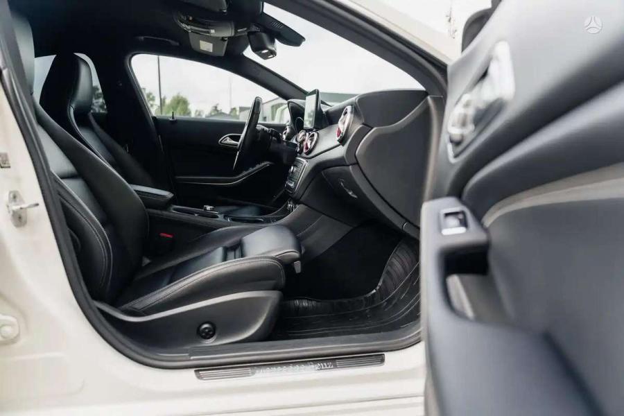 White Mercedes-Benz CLA 250 2017 in Vilnius, with an engine capacity of 1.99 L and mileage of 109 thousand km for 13000 €, photo 29 on AUTOMOTO.COM.LV