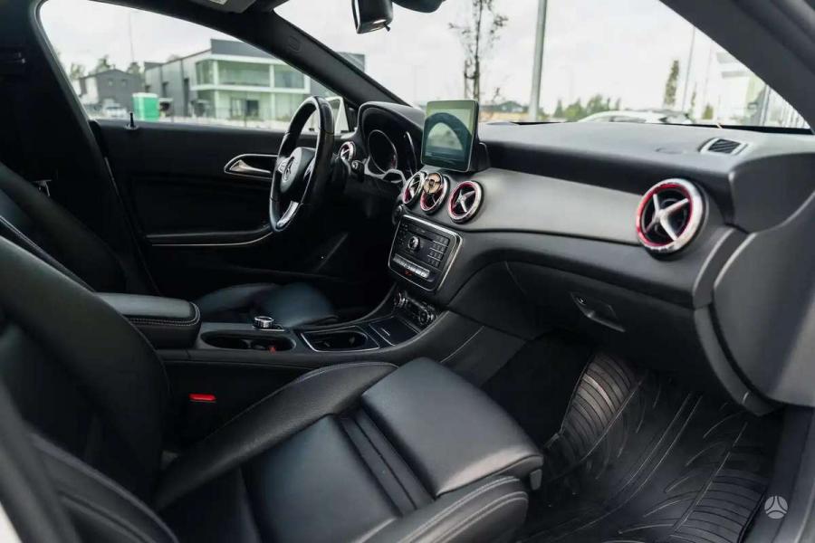 White Mercedes-Benz CLA 250 2017 in Vilnius, with an engine capacity of 1.99 L and mileage of 109 thousand km for 13000 €, photo 31 on AUTOMOTO.COM.LV