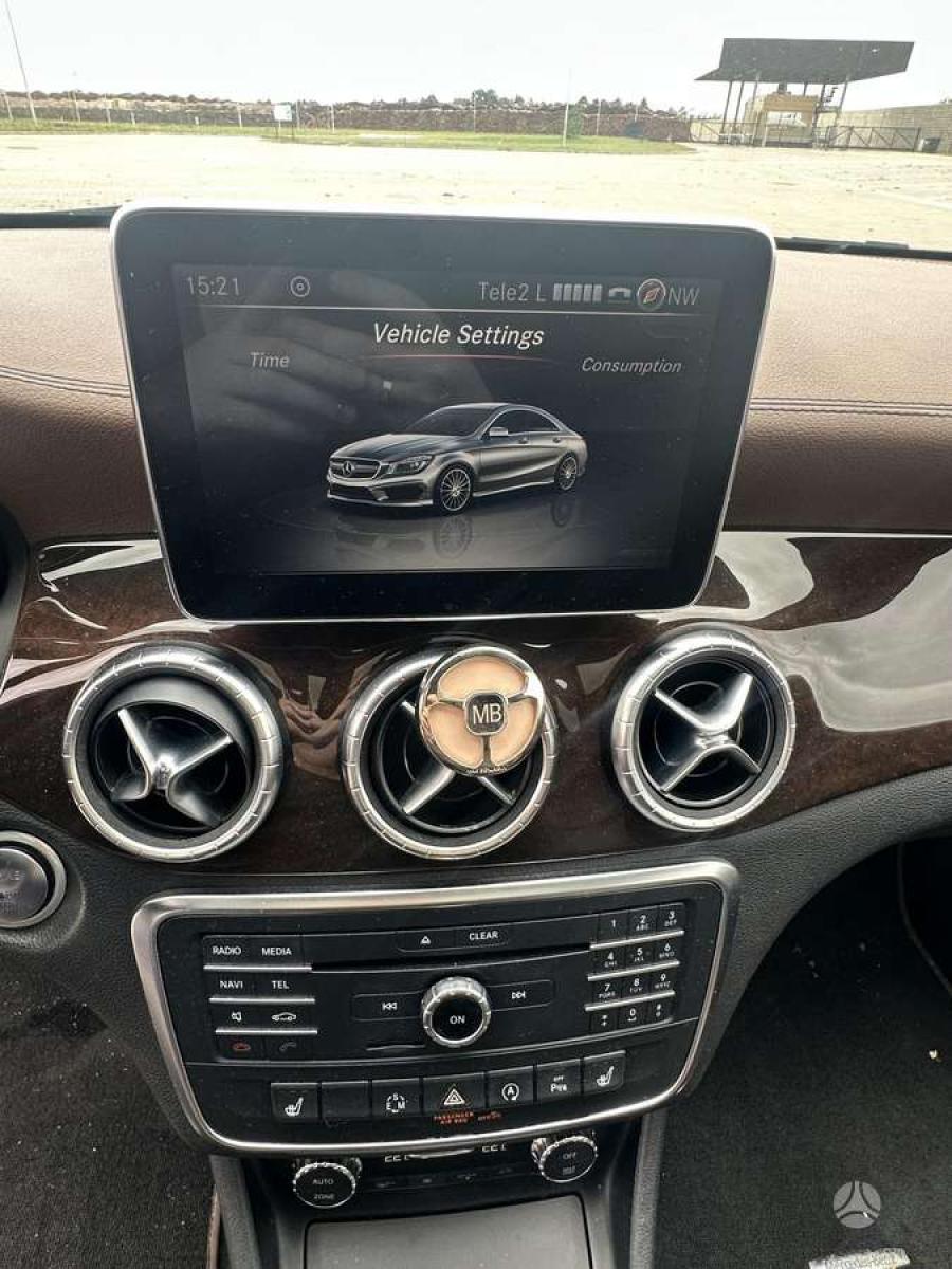 White Mercedes-Benz CLA 250 2015 in Vilnius, with an engine capacity of 1.99 L and mileage of 150 thousand km for 14000 €, photo 9 on AUTOMOTO.COM.LV