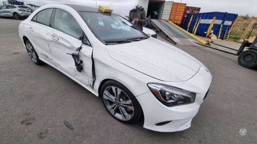 Balts Mercedes-Benz CLA 250 2018 Viļņa, ar dzinēja tilpumu 2.00 L un nobraukumu 95 tūkst. km par 13900 €, foto 4 vietnē AUTOMOTO.COM.LV