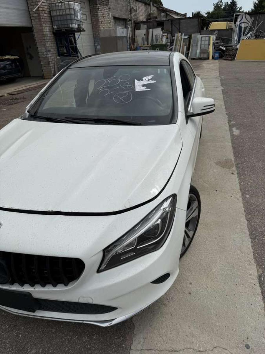 Balts Mercedes-Benz CLA 250 2018 Viļņa, ar dzinēja tilpumu 2.00 L un nobraukumu 95 tūkst. km par 13900 €, foto 26 vietnē AUTOMOTO.COM.LV
