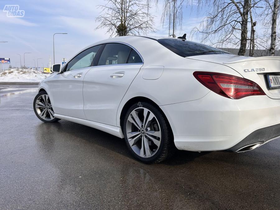 Balts Mercedes-Benz CLA 250 2019 Kauņa, ar dzinēja tilpumu 2.00 L un nobraukumu 73 tūkst. km par 18399 €, foto 4 vietnē AUTOMOTO.COM.LV