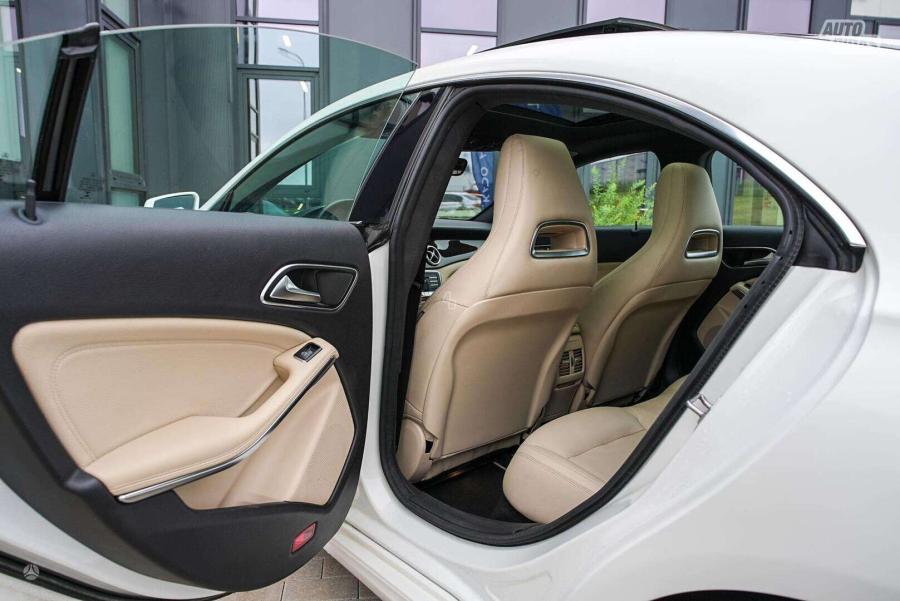 White Mercedes-Benz CLA 250 2019 in Kaunas, with an engine capacity of 2.00 L and mileage of 75 thousand km for 18950 €, photo 35 on AUTOMOTO.COM.LV