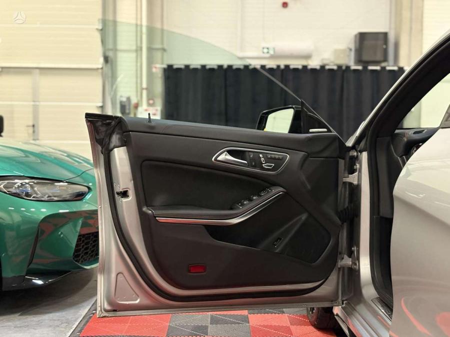 Pelēks Mercedes-Benz CLA 45 AMG 2018 Viļņa, ar dzinēja tilpumu 1.99 L un nobraukumu 94 tūkst. km par 26490 €, foto 13 vietnē AUTOMOTO.COM.LV