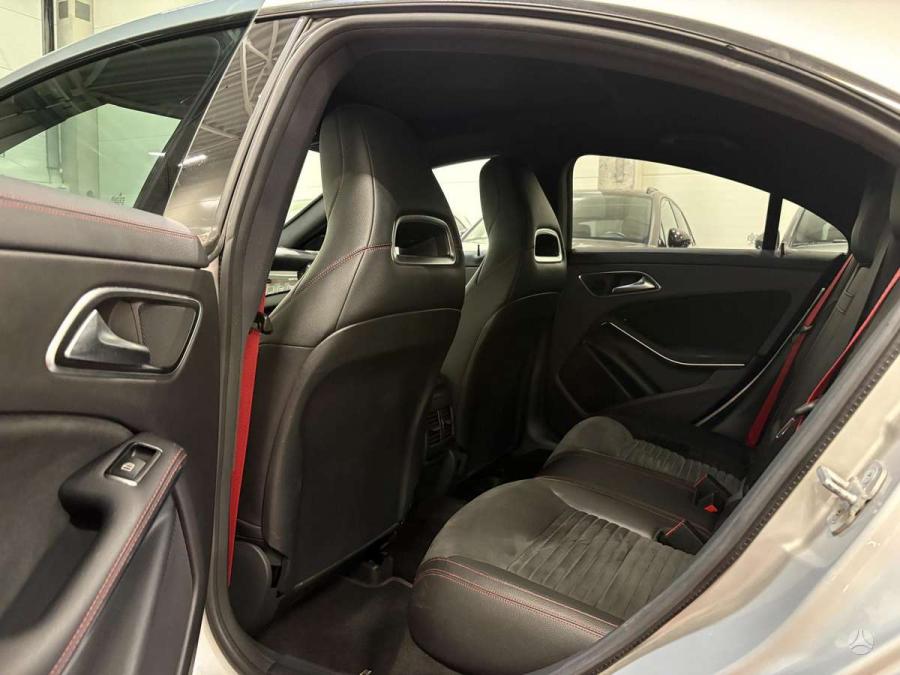 Pelēks Mercedes-Benz CLA 45 AMG 2018 Viļņa, ar dzinēja tilpumu 1.99 L un nobraukumu 94 tūkst. km par 26490 €, foto 32 vietnē AUTOMOTO.COM.LV