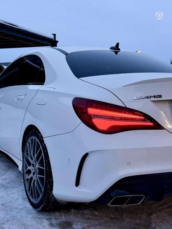 White Mercedes-Benz CLA 45 AMG 2019 in Kaunas, with an engine capacity of 2.00 L and mileage of 121 thousand km for 26800 €, photo 5 on AUTOMOTO.COM.LV