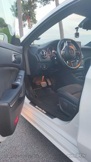 White Mercedes-Benz CLA-Class 2018 in Tallinn, with an engine capacity of 1.50 L and mileage of 103 thousand km for 20000 €, photo 5 on AUTOMOTO.COM.LV