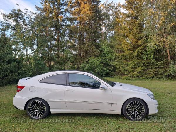 Balts Mercedes-Benz CLC-Class 2009 Tallina, ar dzinēja tilpumu 2.10 L un nobraukumu 0 tūkst. km par 3000 €, foto 5 vietnē AUTOMOTO.COM.LV