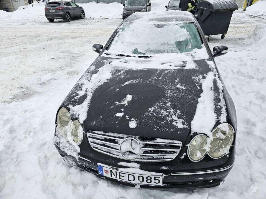 Melns Mercedes-Benz CLK 200 2002 Šauļi, ar dzinēja tilpumu 1.80 L un nobraukumu 280 tūkst. km par 1000 €, foto 1 vietnē AUTOMOTO.COM.LV