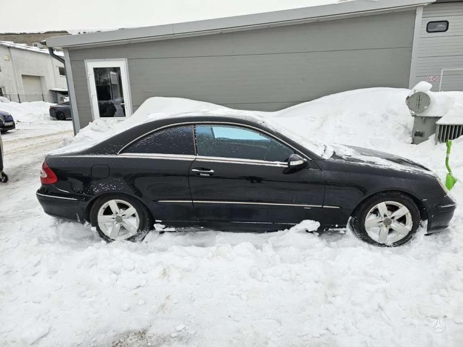 Melns Mercedes-Benz CLK 200 2002 Šauļi, ar dzinēja tilpumu 1.80 L un nobraukumu 280 tūkst. km par 1000 €, foto 4 vietnē AUTOMOTO.COM.LV