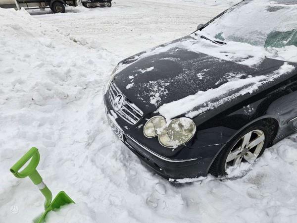 Melns Mercedes-Benz CLK 200 2002 Šauļi, ar dzinēja tilpumu 1.80 L un nobraukumu 280 tūkst. km par 1000 €, foto 5 vietnē AUTOMOTO.COM.LV