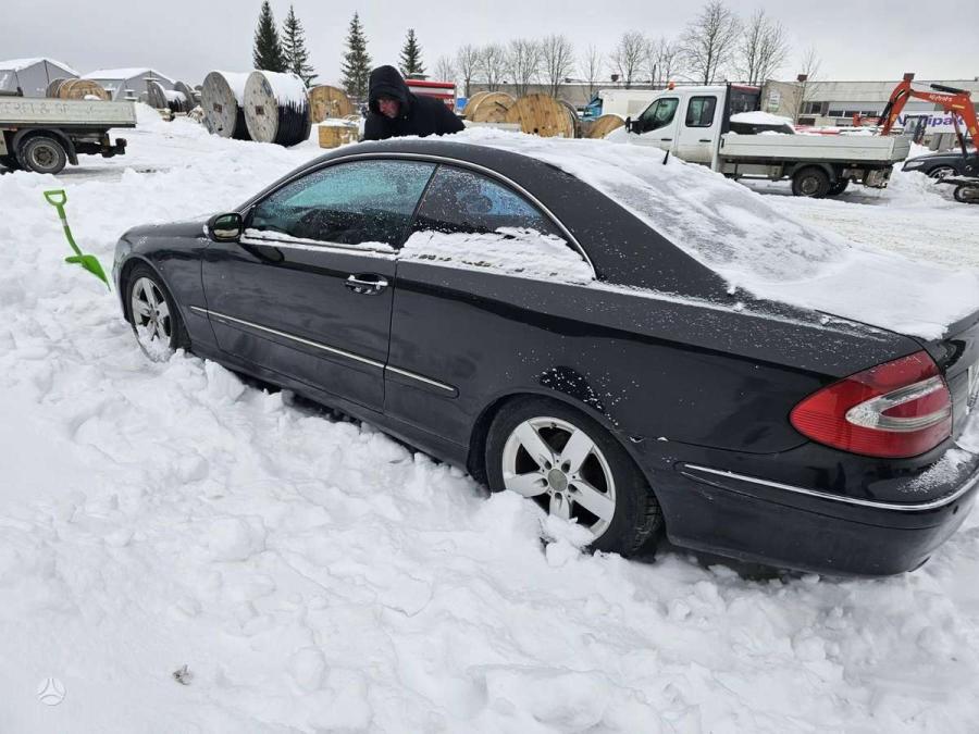 Melns Mercedes-Benz CLK 200 2002 Šauļi, ar dzinēja tilpumu 1.80 L un nobraukumu 280 tūkst. km par 1000 €, foto 7 vietnē AUTOMOTO.COM.LV