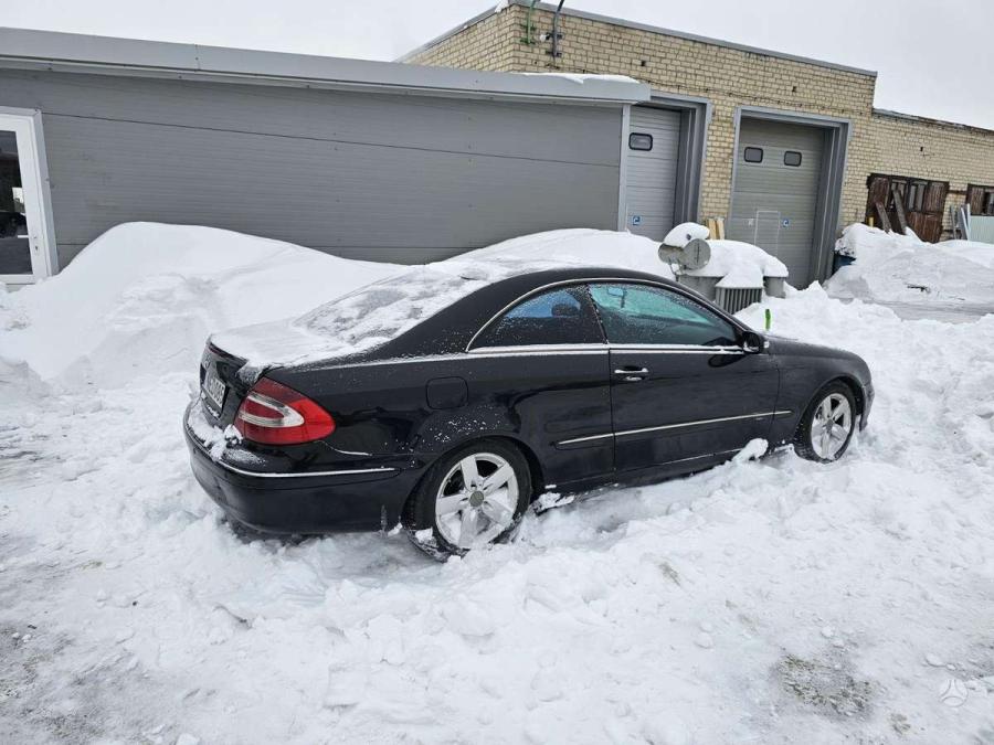 Melns Mercedes-Benz CLK 200 2002 Šauļi, ar dzinēja tilpumu 1.80 L un nobraukumu 280 tūkst. km par 1000 €, foto 9 vietnē AUTOMOTO.COM.LV