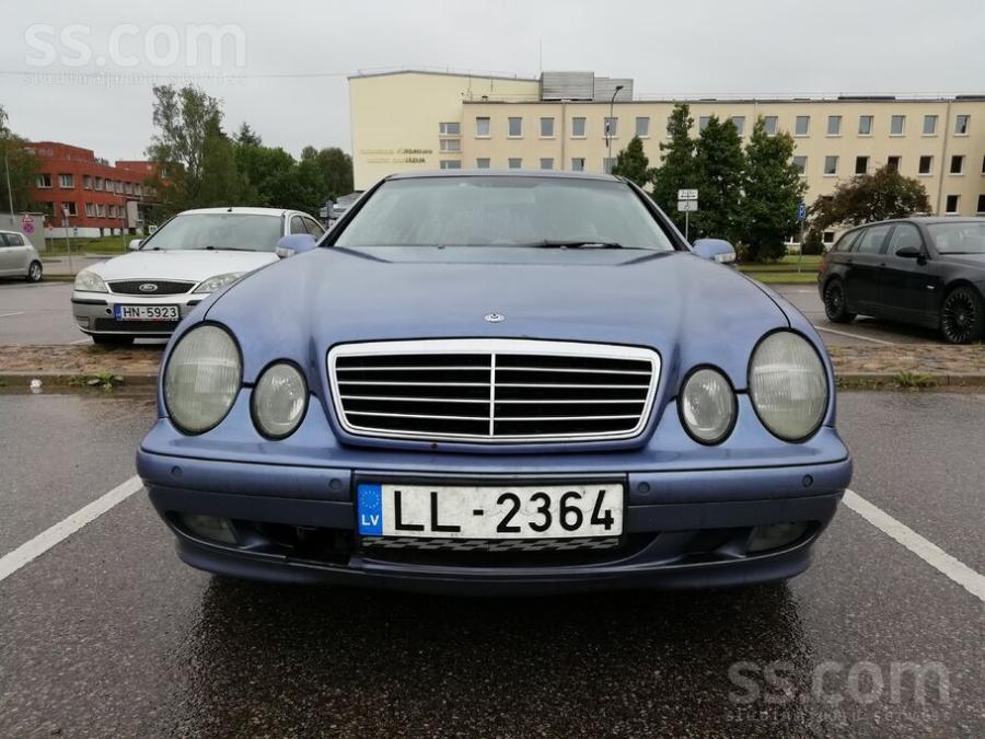 Blue Mercedes-Benz CLK 200 1999 in Valmiera, with an engine capacity of 2.00 L and mileage of 243 thousand km for 1570 €, photo 4 on AUTOMOTO.COM.LV