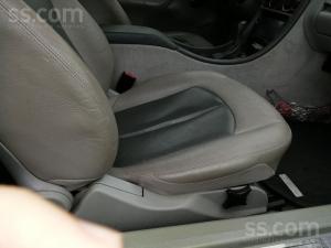 Blue Mercedes-Benz CLK 200 1999 in Valmiera, with an engine capacity of 2.00 L and mileage of 243 thousand km for 1570 €, photo 13 on AUTOMOTO.COM.LV