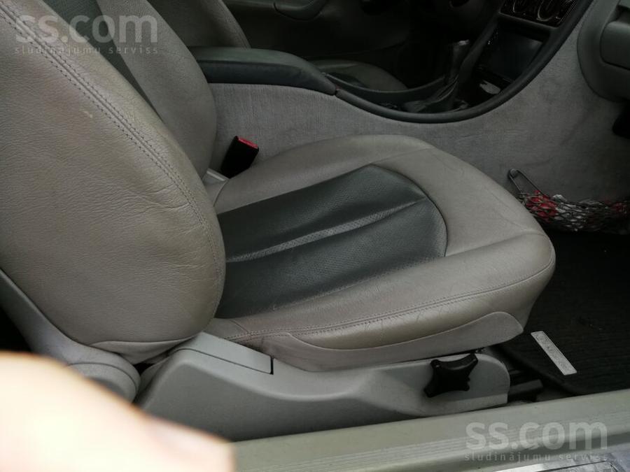 Blue Mercedes-Benz CLK 200 1999 in Valmiera, with an engine capacity of 2.00 L and mileage of 243 thousand km for 1570 €, photo 13 on AUTOMOTO.COM.LV