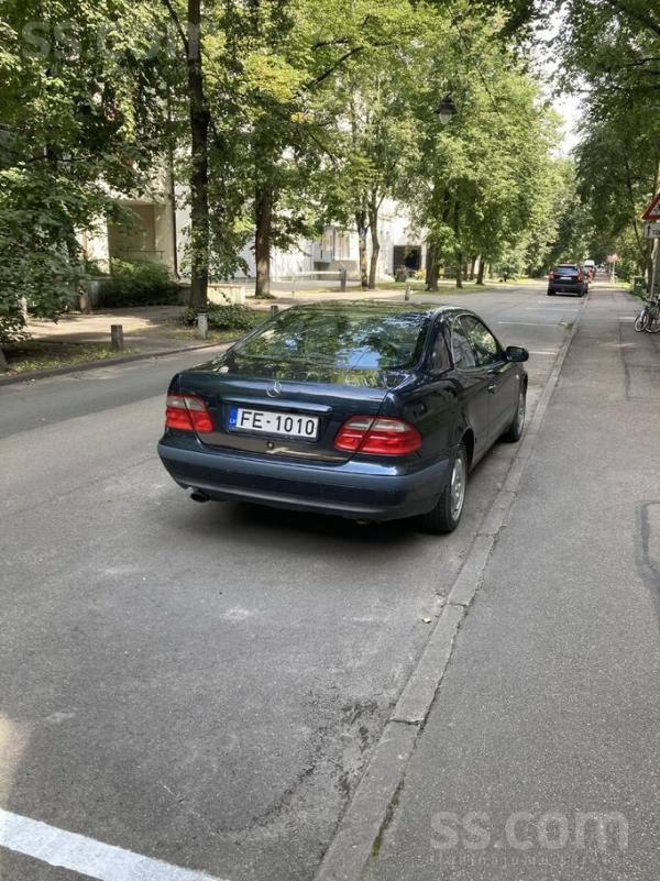 Mercedes-Benz CLK 200 1999 in Riga on AUTOMOTO.COM.LV Blue Mercedes-Benz CLK 200 1999 in Riga, with an engine capacity of 2.00 L and mileage of 217 thousand km for 2000 €, photo 3 on AUTOMOTO.COM.LV