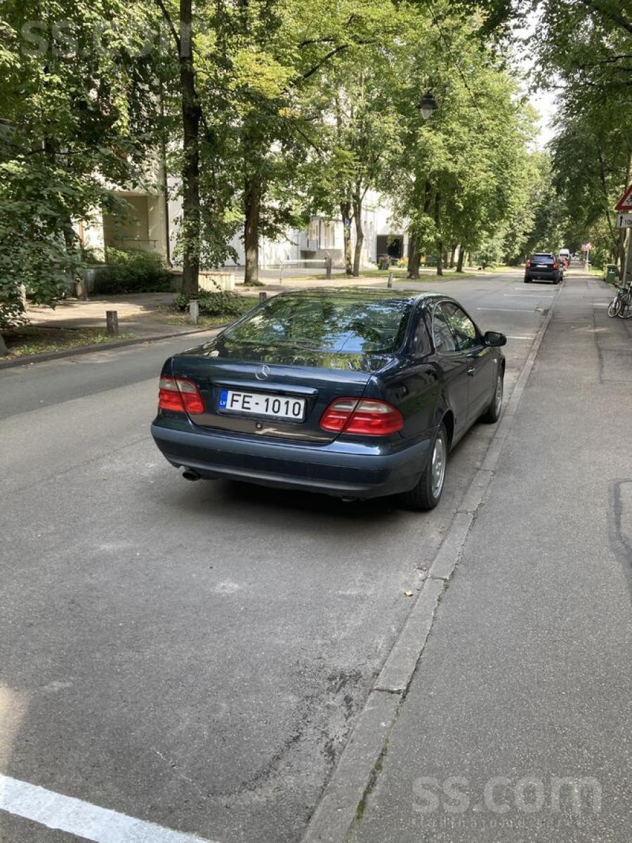 Blue Mercedes-Benz CLK 200 1999 in Riga, with an engine capacity of 2.00 L and mileage of 217 thousand km for 2000 €, photo 3 on AUTOMOTO.COM.LV
