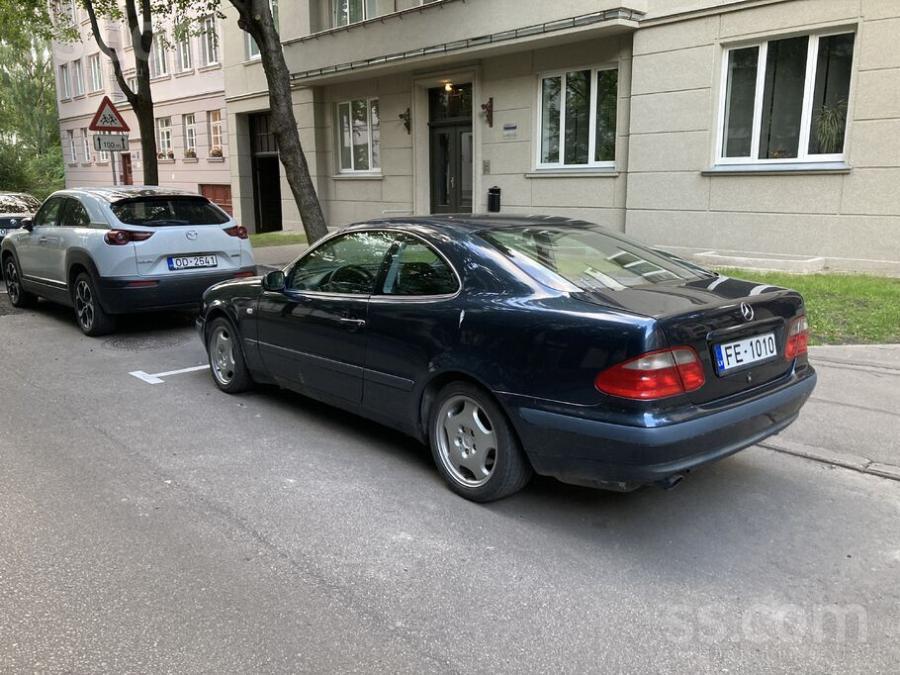 Blue Mercedes-Benz CLK 200 1999 in Riga, with an engine capacity of 2.00 L and mileage of 217 thousand km for 2000 €, photo 5 on AUTOMOTO.COM.LV