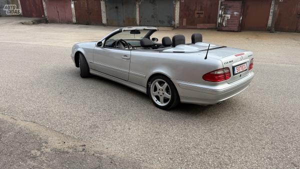 Pelēks Mercedes-Benz CLK 200 2002 Viļņa, ar dzinēja tilpumu 2.00 L un nobraukumu 361 tūkst. km par 4200 €, foto 2 vietnē AUTOMOTO.COM.LV