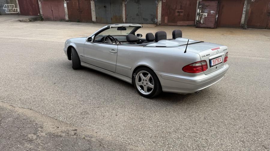 Pelēks Mercedes-Benz CLK 200 2002 Viļņa, ar dzinēja tilpumu 2.00 L un nobraukumu 361 tūkst. km par 4200 €, foto 3 vietnē AUTOMOTO.COM.LV