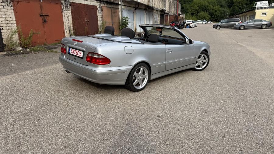 Pelēks Mercedes-Benz CLK 200 2002 Viļņa, ar dzinēja tilpumu 2.00 L un nobraukumu 361 tūkst. km par 4200 €, foto 4 vietnē AUTOMOTO.COM.LV