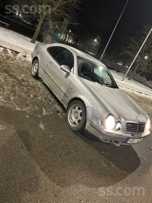 Pelēks Mercedes-Benz CLK 200 1999 Jelgava, ar dzinēja tilpumu 2.00 L un nobraukumu 270 tūkst. km par 500 €, foto 4 vietnē AUTOMOTO.COM.LV