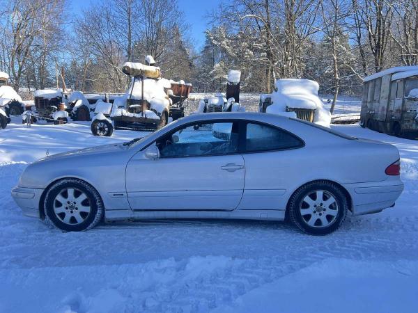 Pelēks Mercedes-Benz CLK 200 2000 Viļņa, ar dzinēja tilpumu 2.00 L un nobraukumu 323 tūkst. km par 1200 €, foto 5 vietnē AUTOMOTO.COM.LV