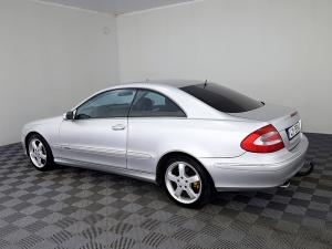 Pelēks Mercedes-Benz CLK 200 2003 Tallina, ar dzinēja tilpumu 1.80 L un nobraukumu 299 tūkst. km par 999 €, foto 5 vietnē AUTOMOTO.COM.LV