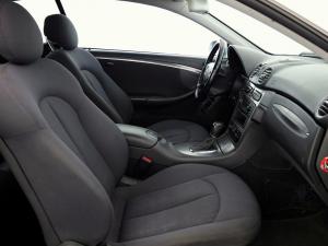 Pelēks Mercedes-Benz CLK 200 2003 Tallina, ar dzinēja tilpumu 1.80 L un nobraukumu 299 tūkst. km par 999 €, foto 14 vietnē AUTOMOTO.COM.LV