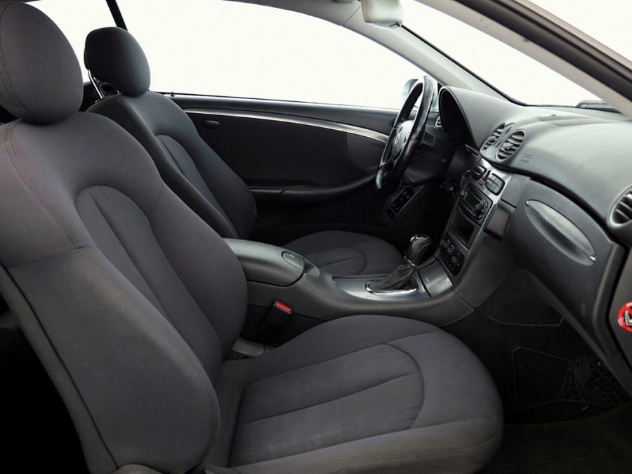 Pelēks Mercedes-Benz CLK 200 2003 Tallina, ar dzinēja tilpumu 1.80 L un nobraukumu 299 tūkst. km par 999 €, foto 14 vietnē AUTOMOTO.COM.LV