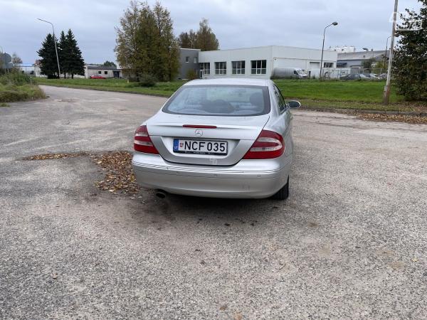 Mercedes-Benz CLK 200 2003 Kaišiadorys vietnē Pelēks Mercedes-Benz CLK 200 2003 Kaišiadorys, ar dzinēja tilpumu 2.00 L un nobraukumu 332 tūkst. km par 1750 €, foto 4 vietnē AUTOMOTO.COM.LV