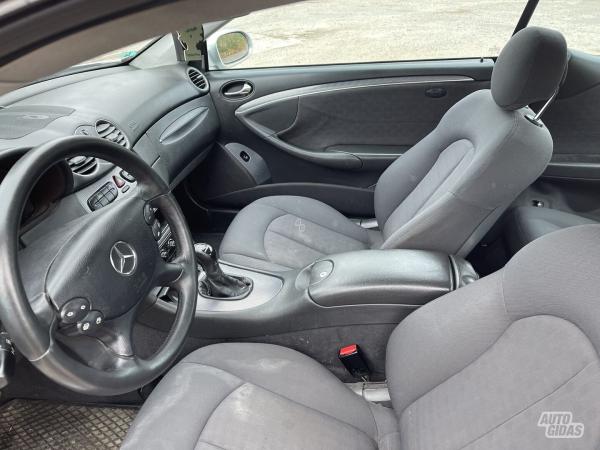 Mercedes-Benz CLK 200 2003 Kaišiadorys vietnē Pelēks Mercedes-Benz CLK 200 2003 Kaišiadorys, ar dzinēja tilpumu 2.00 L un nobraukumu 332 tūkst. km par 1750 €, foto 6 vietnē AUTOMOTO.COM.LV