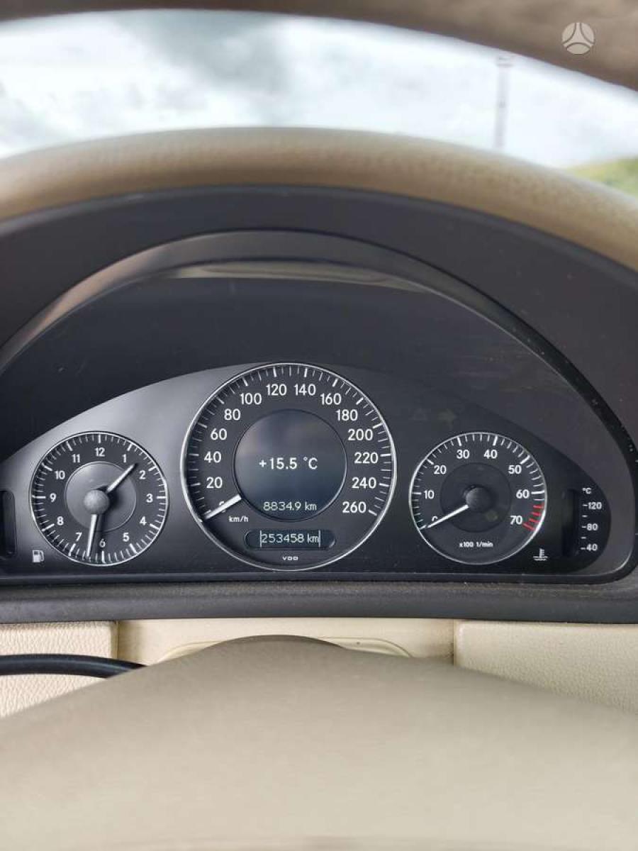 Red Mercedes-Benz CLK 200 2006 in Mazeikiai, with an engine capacity of 1.80 L and mileage of 253 thousand km for 4500 €, photo 14 on AUTOMOTO.COM.LV