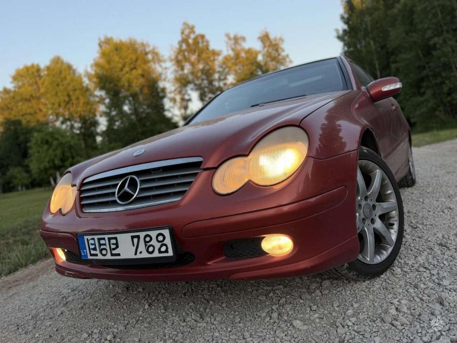 Красный Мерседес ЦЛК 200 2001 в Вильнюс, объемом двигателя 2.00 л и пробегом 289 тыс. км за 1650 €, фото 22 на AUTOMOTO.COM.LV