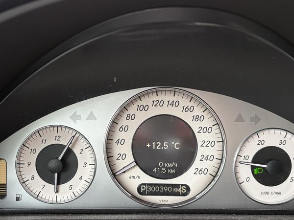 Мерседес ЦЛК 220 2007 в Нарва, объемом двигателя 0.00 л и пробегом 300 тыс. км за 3500 €, фото 8 на AUTOMOTO.COM.LV