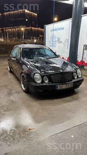Melns Mercedes-Benz clk-230 2000 Rīga, ar dzinēja tilpumu 2.30 L un nobraukumu 239 tūkst. km par 5950 €, foto  vietnē AUTOMOTO.COM.LV