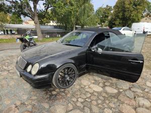 Black Mercedes-Benz clk-230 2000 in Cesis, with an engine capacity of 2.30 L and mileage of 209 thousand km for 3300 €, photo 3 on AUTOMOTO.COM.LV