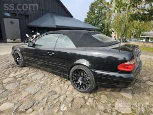 Black Mercedes-Benz clk-230 2000 in Cesis, with an engine capacity of 2.30 L and mileage of 209 thousand km for 3300 €, photo 4 on AUTOMOTO.COM.LV
