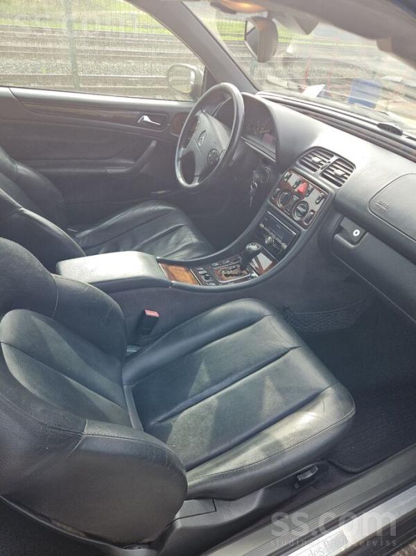 Mercedes-Benz clk-230 2000 in Cesis on AUTOMOTO.COM.LV Black Mercedes-Benz clk-230 2000 in Cesis, with an engine capacity of 2.30 L and mileage of 209 thousand km for 3300 β¬, photo 6 on AUTOMOTO.COM.LV