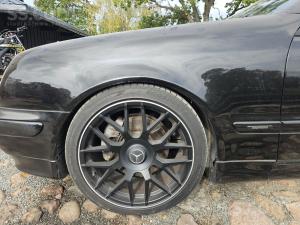 Black Mercedes-Benz clk-230 2000 in Cesis, with an engine capacity of 2.30 L and mileage of 209 thousand km for 3300 €, photo 9 on AUTOMOTO.COM.LV