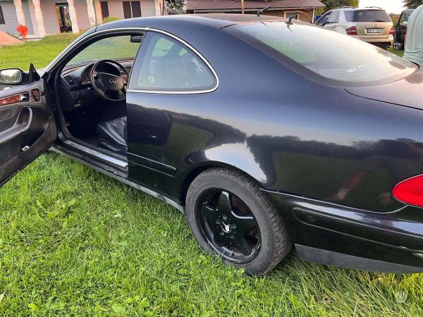 Mercedes-Benz clk-230 1998 Palanga vietnÄ Melns Mercedes-Benz clk-230 1998 Palanga, ar dzinÄja tilpumu 2.30 L un nobraukumu 281 tÅ«kst. km par 850 ā¬, foto 4 vietnÄ AUTOMOTO.COM.LV