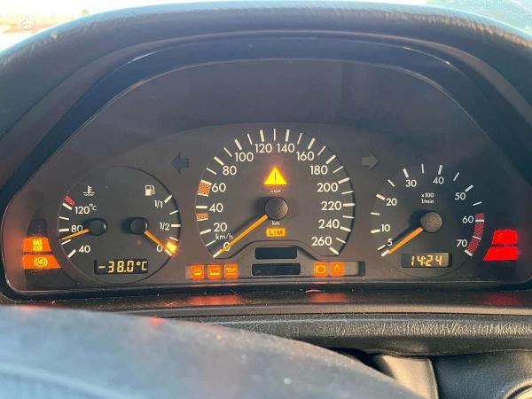 Mercedes-Benz clk-230 1998 Palanga vietnÄ Melns Mercedes-Benz clk-230 1998 Palanga, ar dzinÄja tilpumu 2.30 L un nobraukumu 281 tÅ«kst. km par 850 ā¬, foto 7 vietnÄ AUTOMOTO.COM.LV