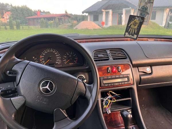 Mercedes-Benz clk-230 1998 Palanga vietnÄ Melns Mercedes-Benz clk-230 1998 Palanga, ar dzinÄja tilpumu 2.30 L un nobraukumu 281 tÅ«kst. km par 850 ā¬, foto 8 vietnÄ AUTOMOTO.COM.LV